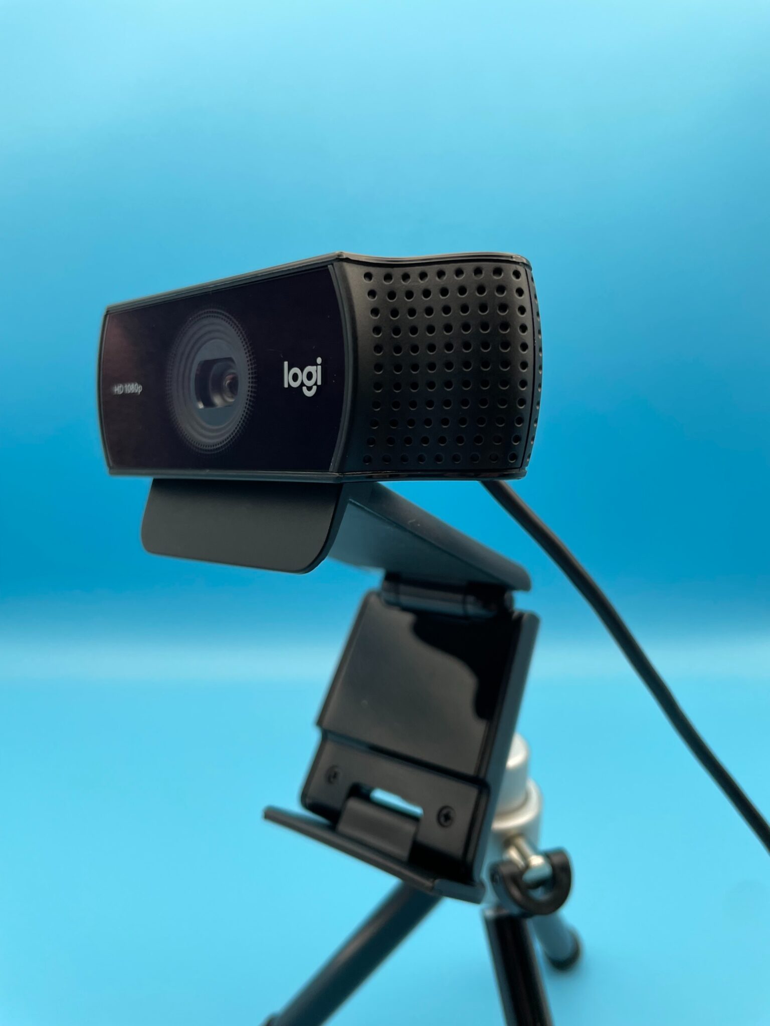 5 Best Webcams for Curved Monitors (Guide) - Webwut